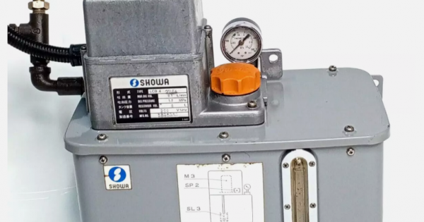 Showa LCB4 7864 Lubrication Oil Pump Machine Oiler 6L Steel Tank 0.1 L/Min 200V